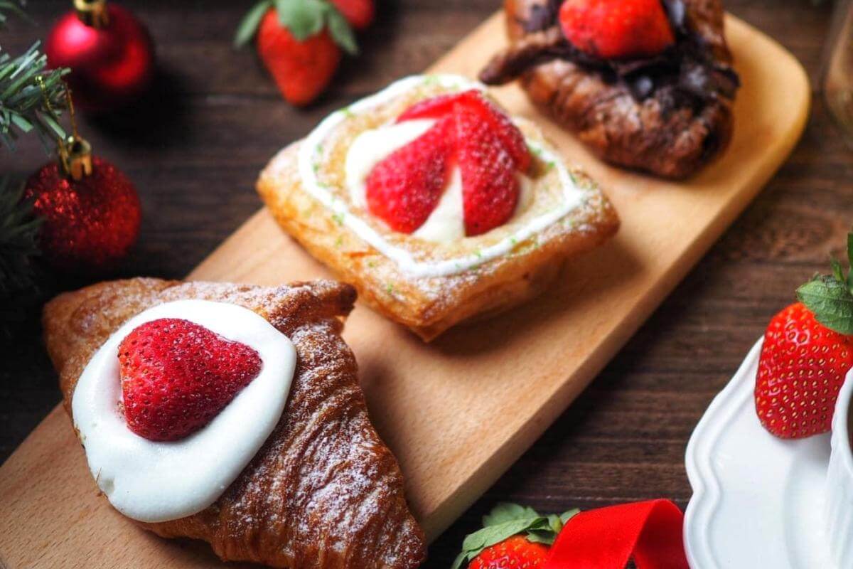 HAZUKIDO Launched Their Christmas Strawberry Croissant!