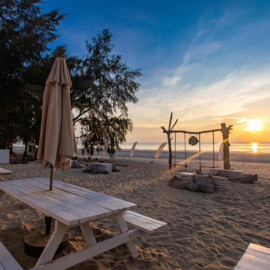 Top 6 Best Beach Resorts in Kuantan 2023 | Holiday Time